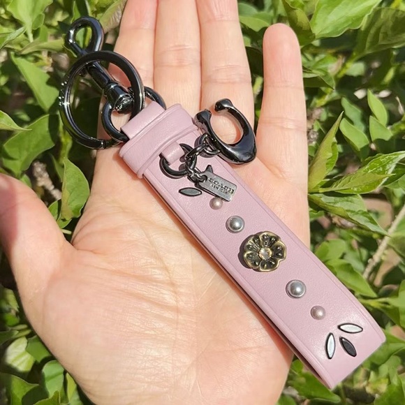 Coach | Accessories | Nwot Coach Riveted Tea Rose Charm Loop 3075 ...